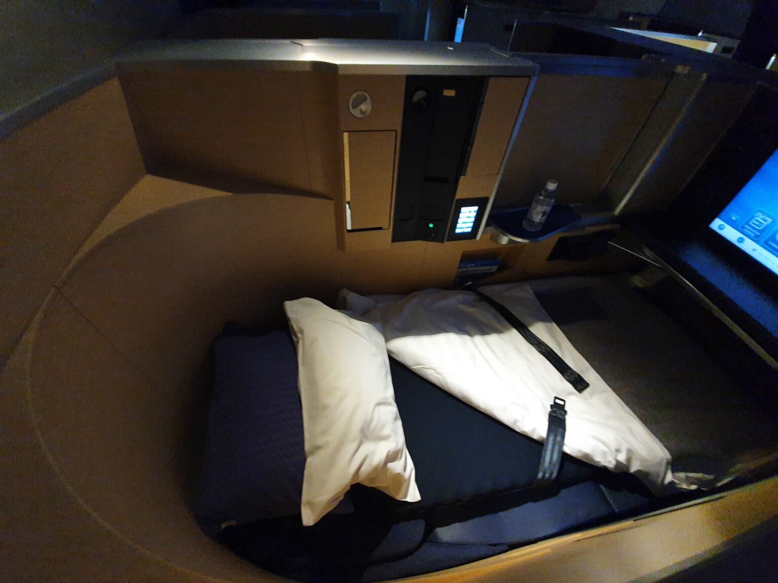 ANA First Class Tokyo To Los Angeles - Wander Up Front