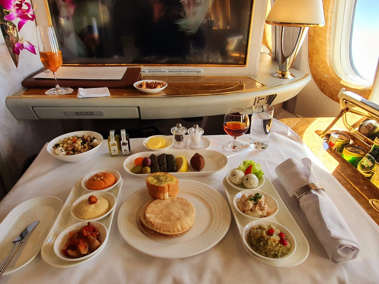 Still Amazing: Emirates First Class 777 Classic - Wander Up Front