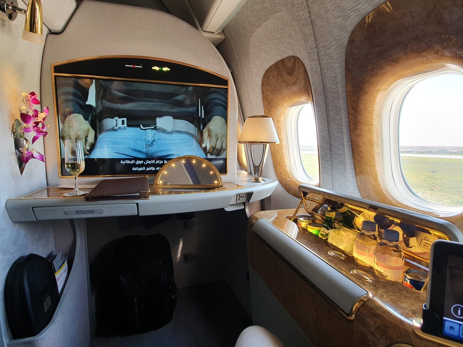 Still Amazing: Emirates First Class 777 Classic - Wander Up Front