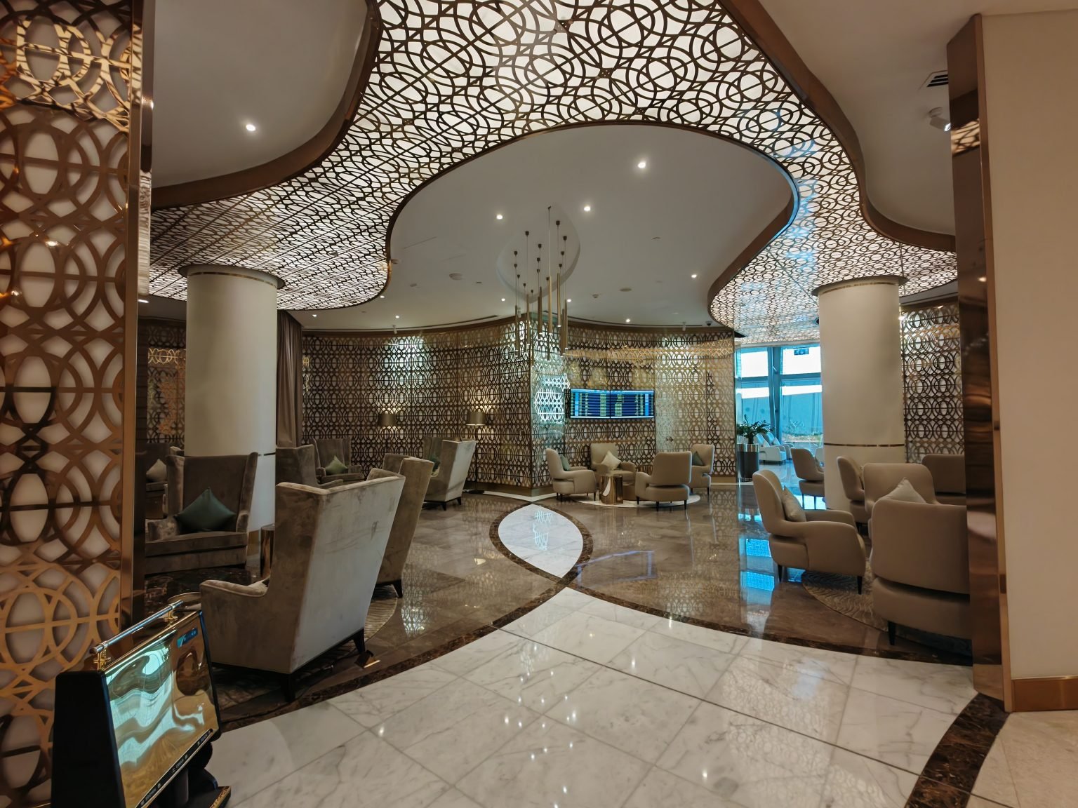 Total VIP: Oman Air First Class Lounge Muscat - Wander Up Front