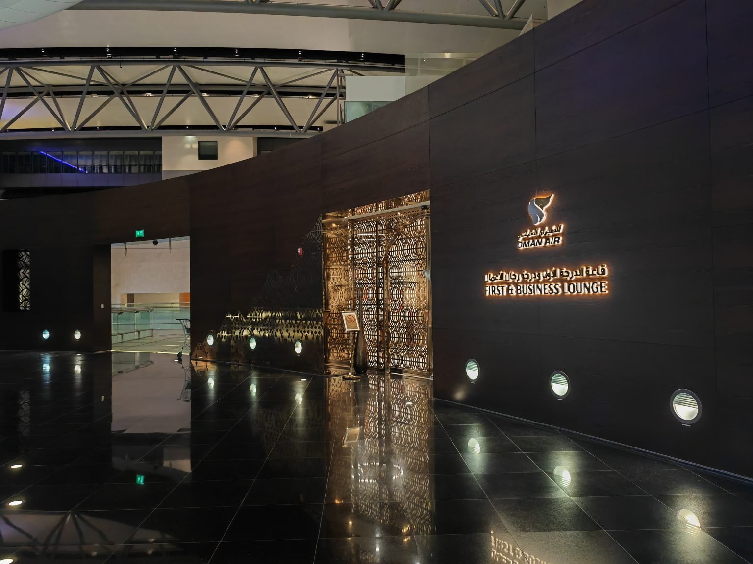 Total VIP: Oman Air First Class Lounge Muscat - Wander Up Front