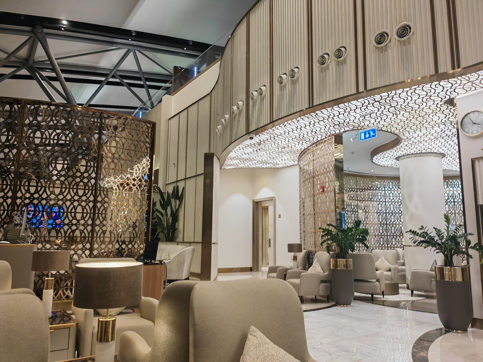 Total VIP: Oman Air First Class Lounge Muscat - Wander Up Front