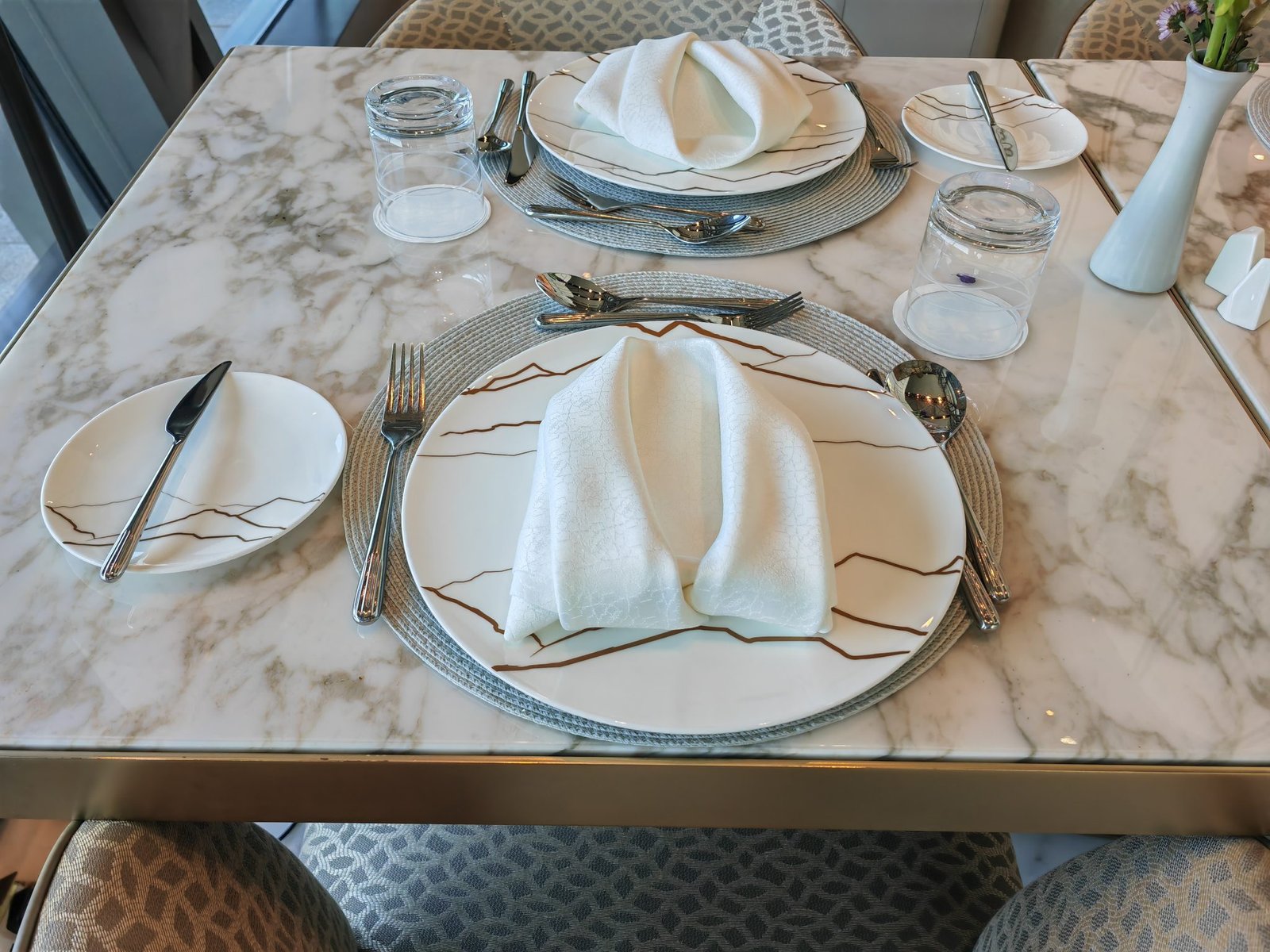 Total VIP: Oman Air First Class Lounge Muscat - Wander Up Front