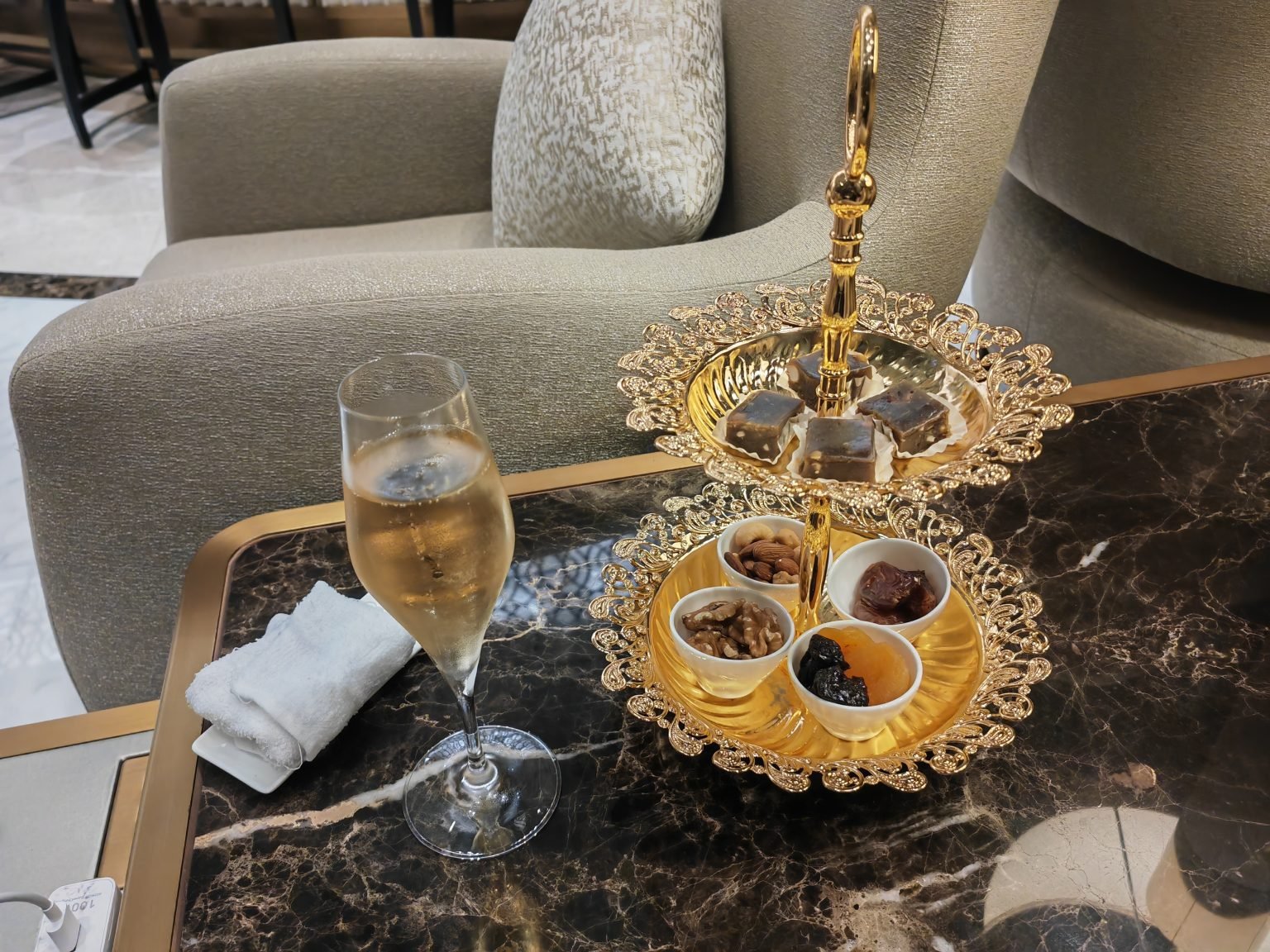 Total VIP: Oman Air First Class Lounge Muscat - Wander Up Front