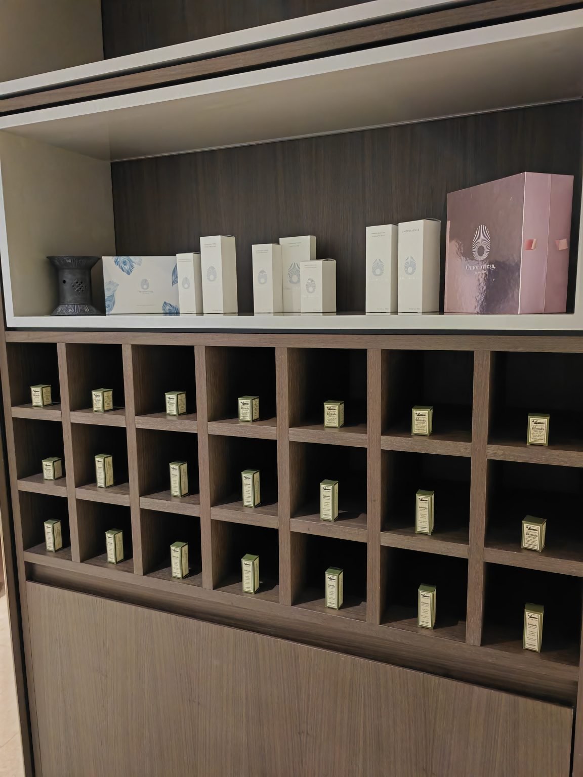 Total VIP: Oman Air First Class Lounge Muscat - Wander Up Front