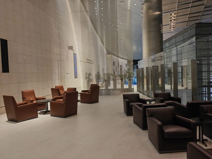 Al Safwa First Class By Qatar, Serene Lounge Meets Art Gallery - Wander ...