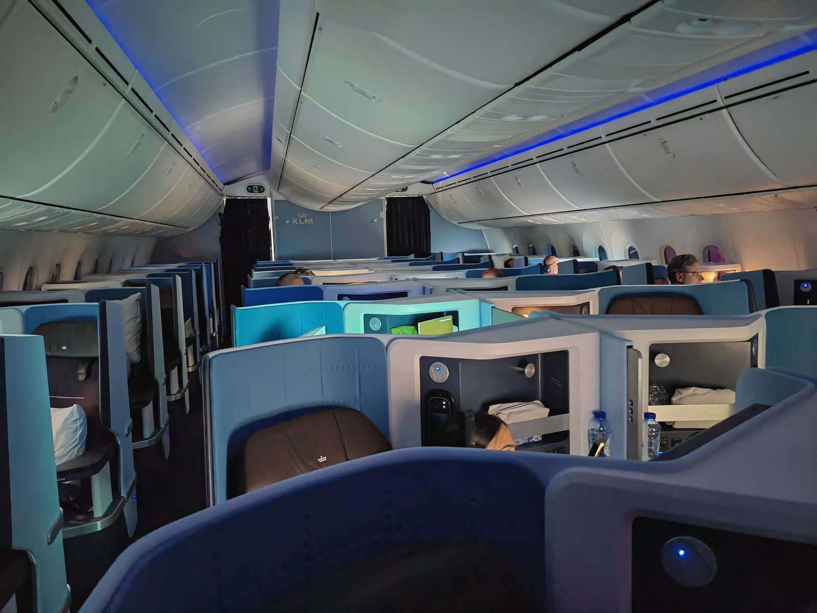 Going Dutch: KLM 787-10 World Business Class - Wander Up Front