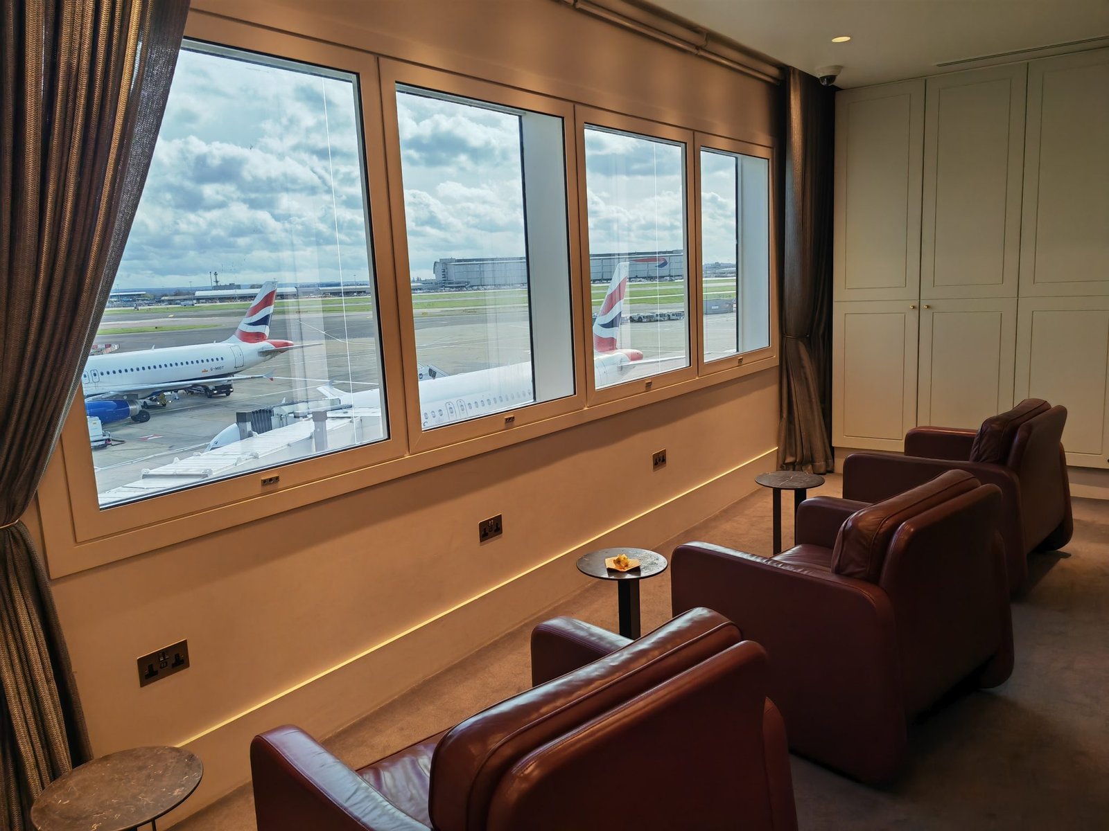 Secret Gems: Exploring Qantas Lounge Heathrow T3 - Wander Up Front
