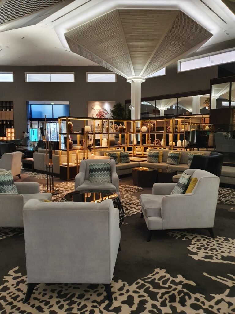 Review: Le Meridien Dubai Hotel, Still Retains The Glamour? - Wander Up ...