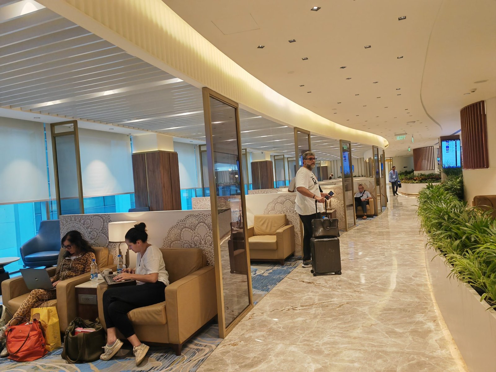 Airport Luxuries: Encalm Privé Lounge New Delhi - Wander Up Front