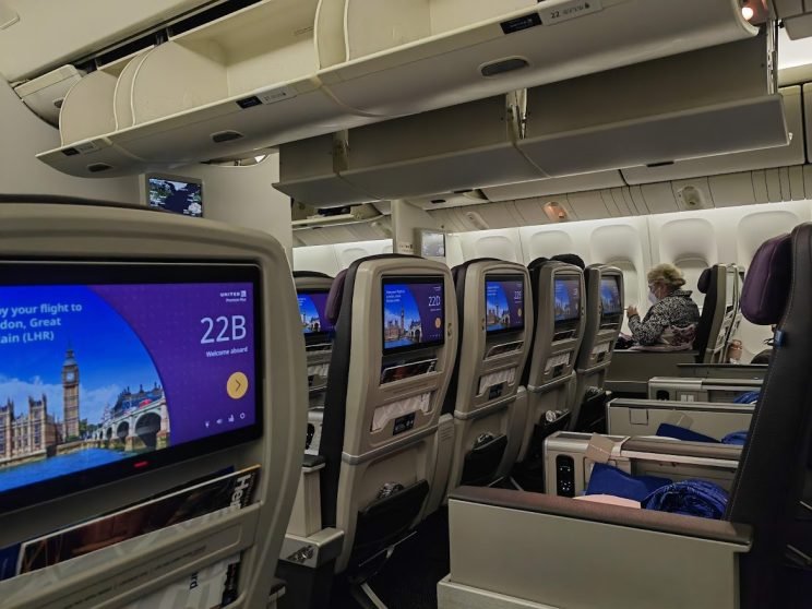 Happy Medium? United Premium Plus Houston To London - Wander Up Front