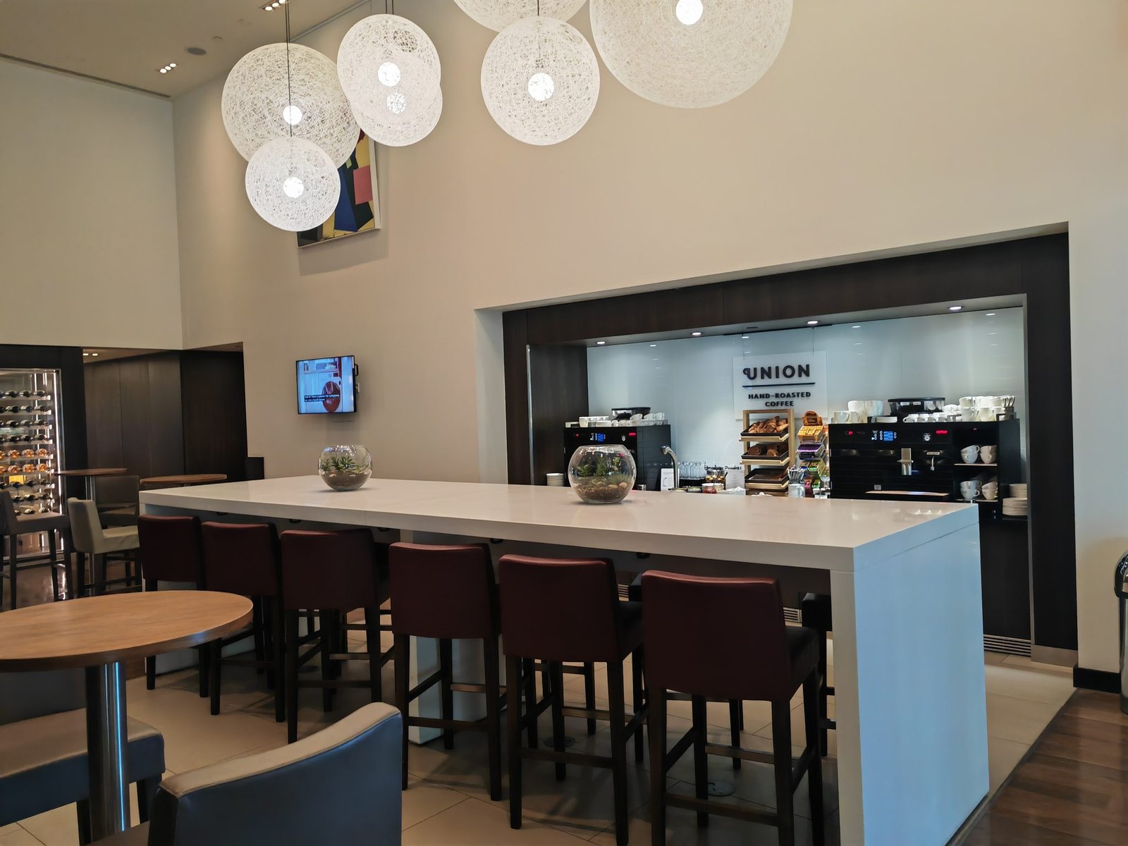 British Airways Club Lounge Gatwick - Wander Up Front