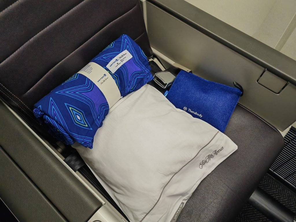 Happy Medium? United Premium Plus Houston To London - Wander Up Front