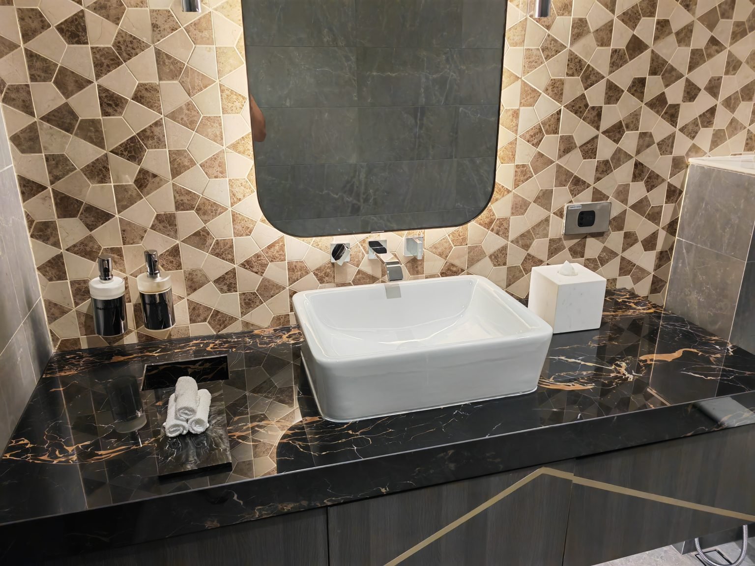 Etihad First Class Lounge Abu Dhabi: A Luxurious Oasis In Terminal A ...