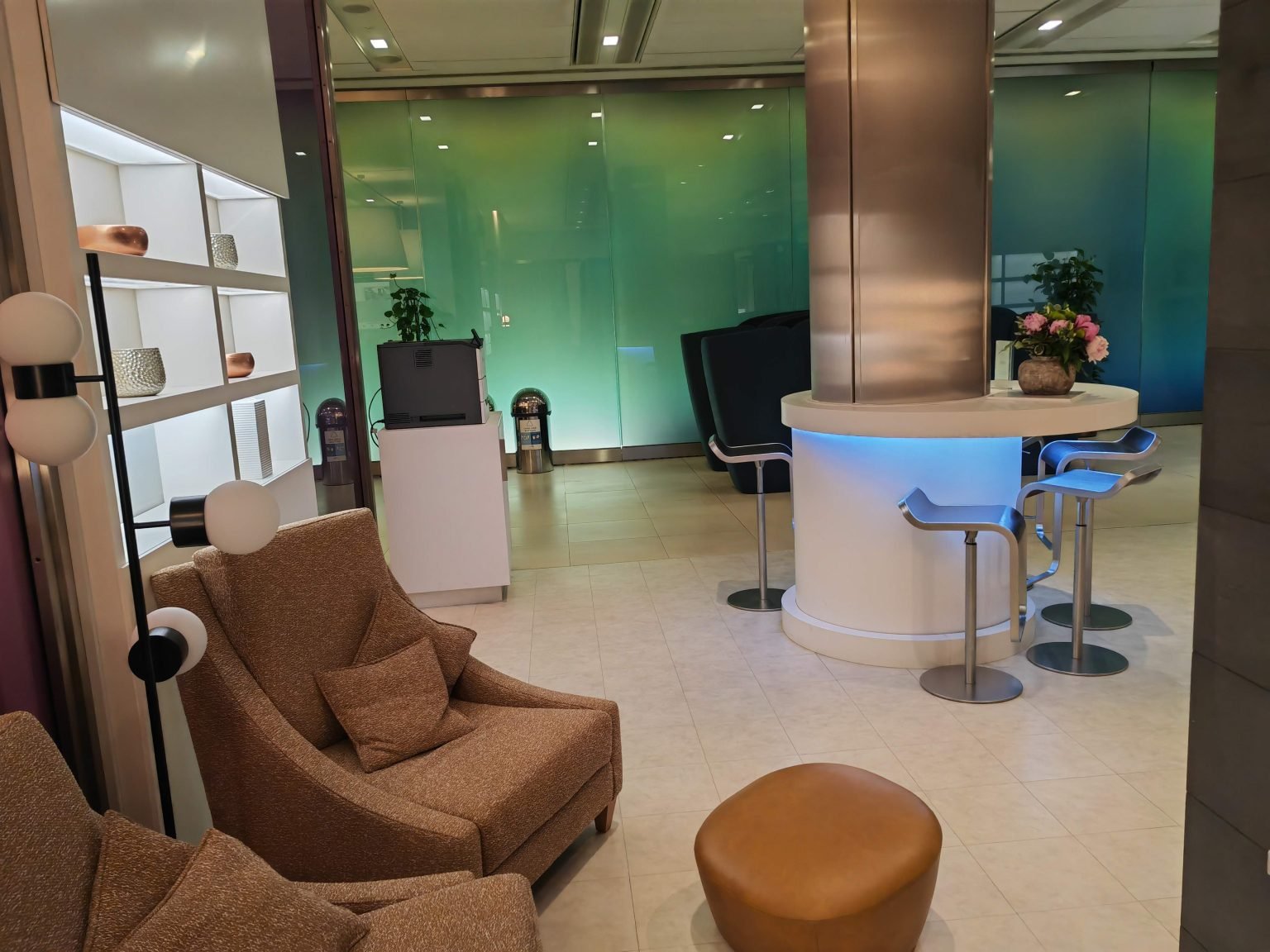 British Airways Arrivals Lounge Heathrow T5 - Wander Up Front